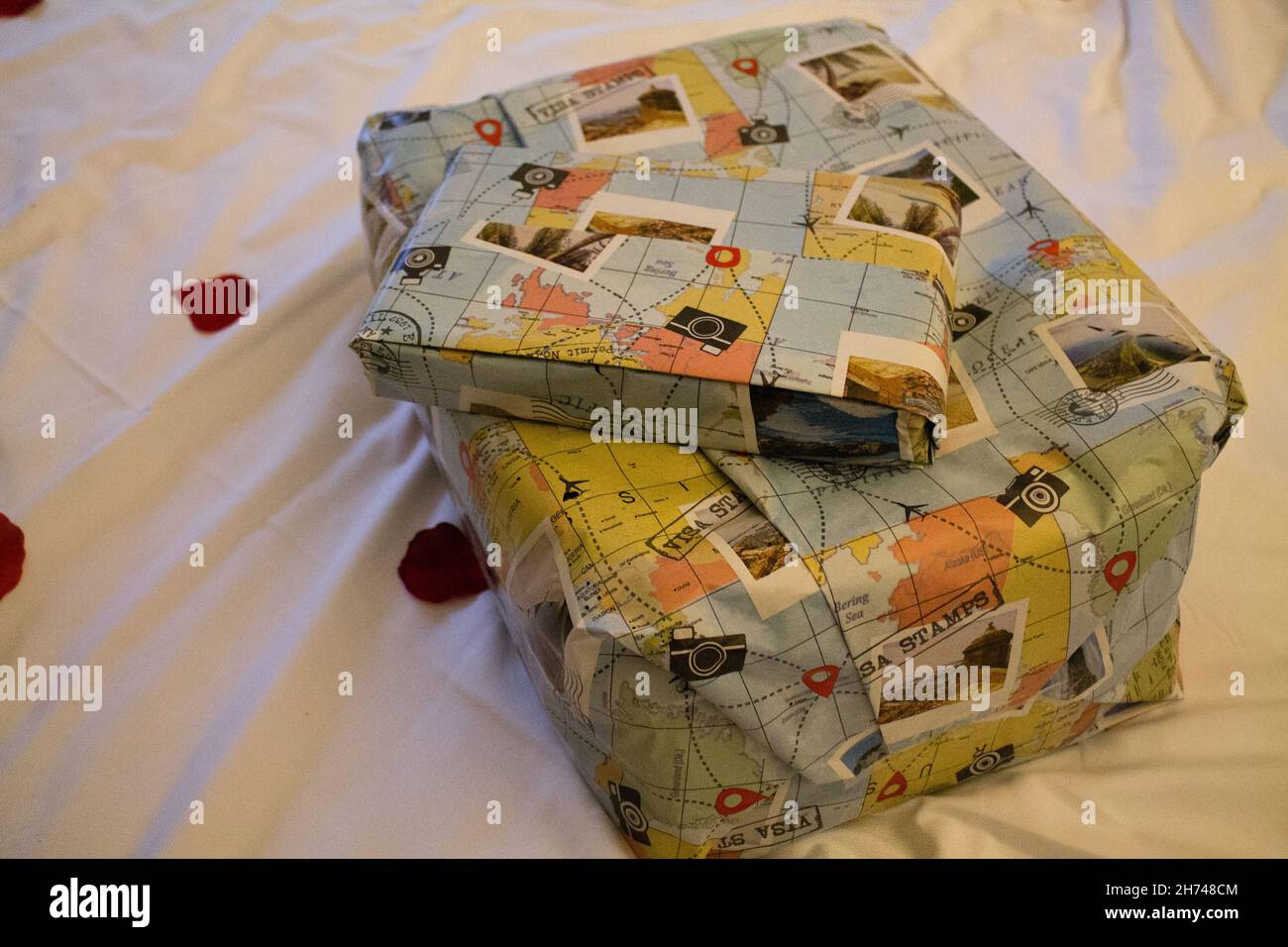 Linen boxes hi-res stock photography and images - Alamy