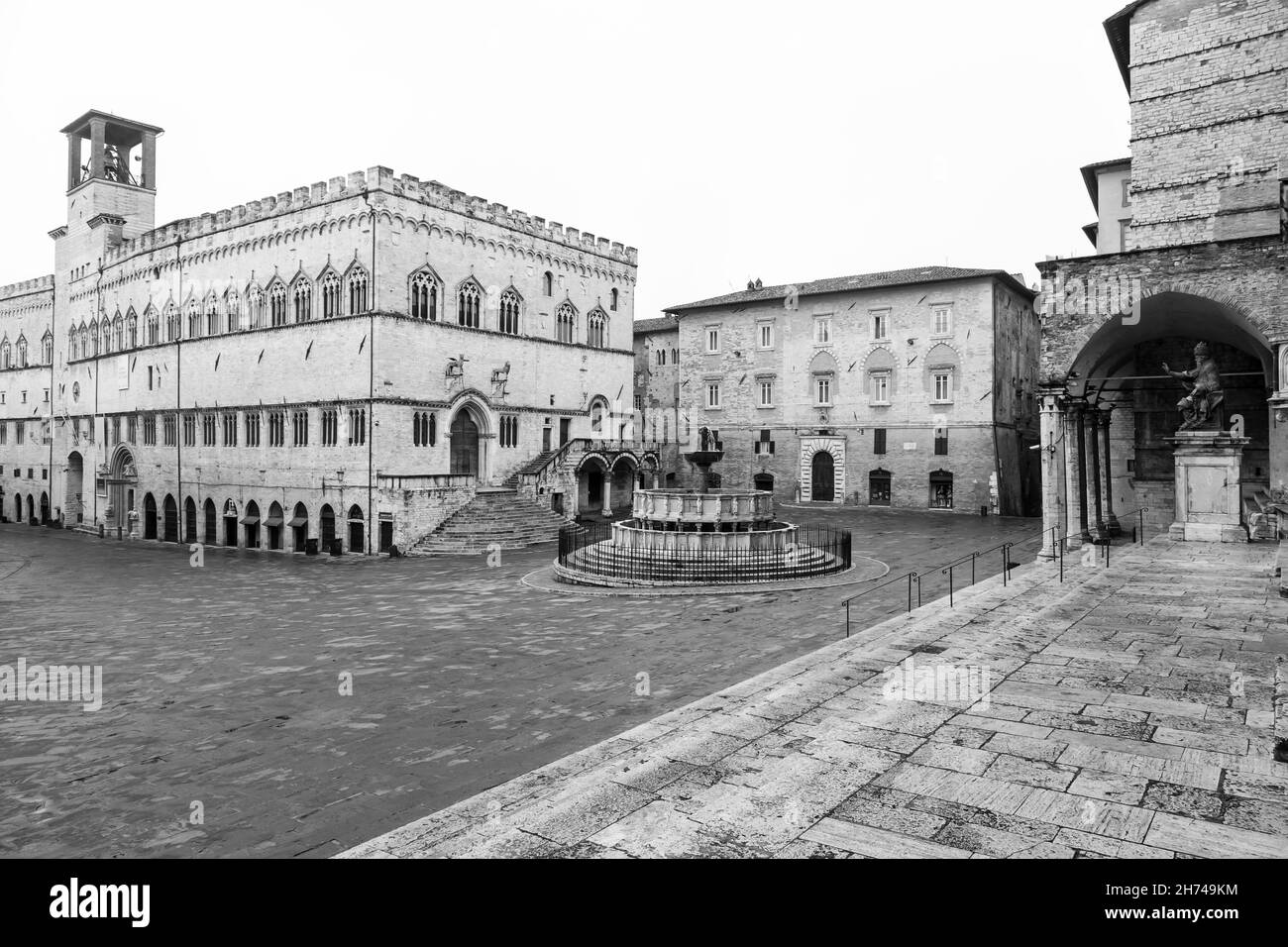 Perugia palace architecture renaissance statue italy hi-res stock ...