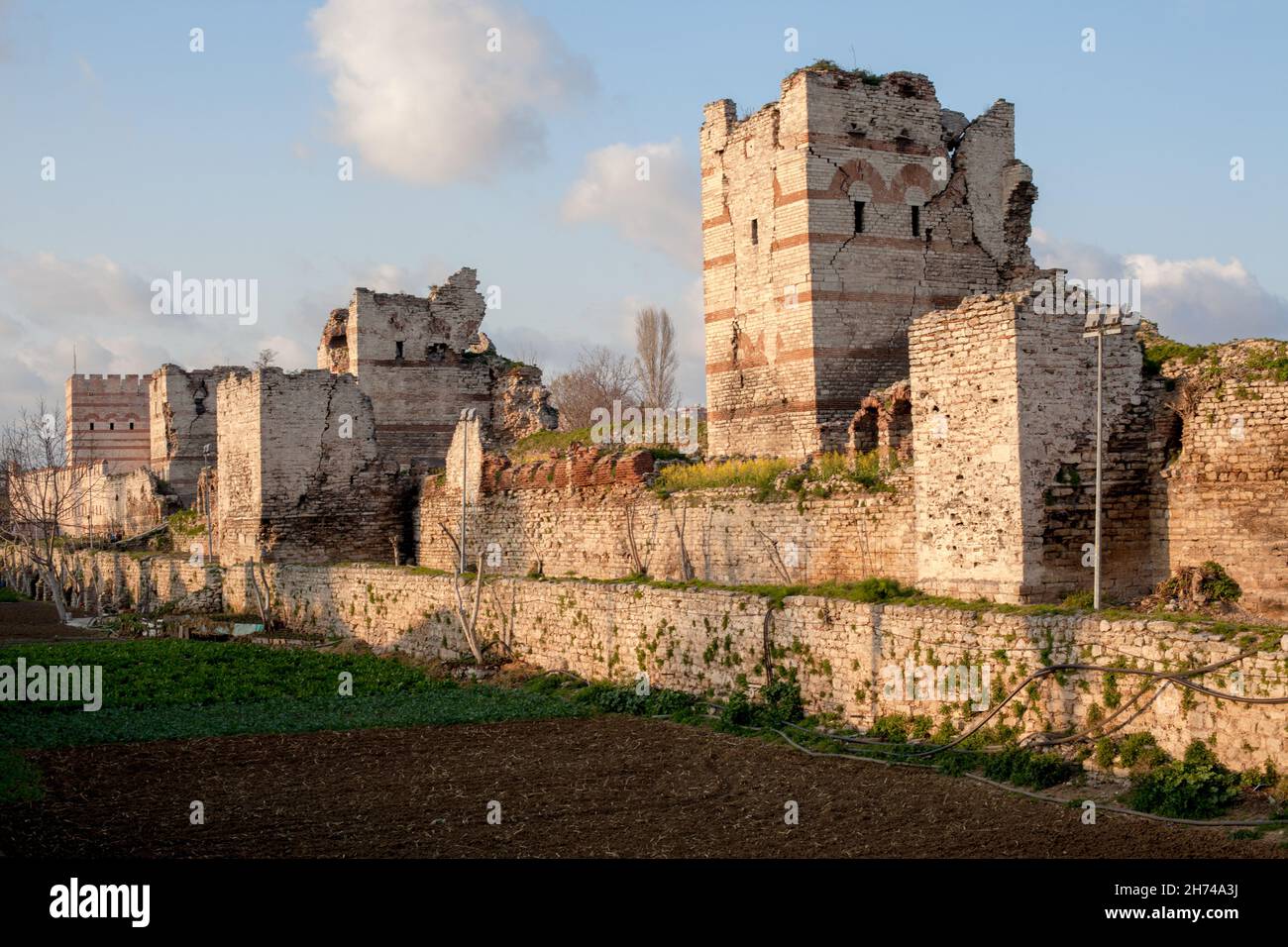 Old field walls hi-res stock photography and images - Alamy