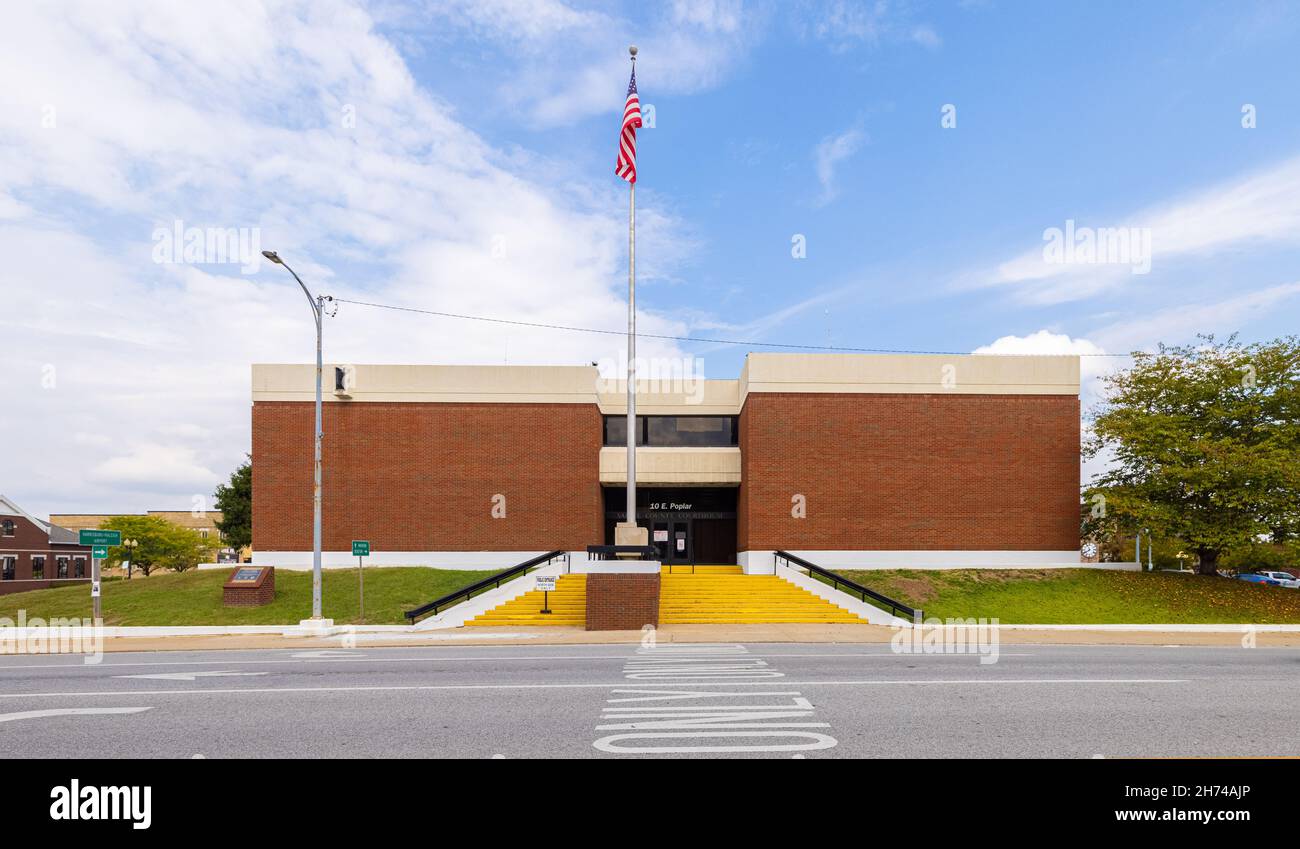 Harrisburg, Illinois, USA - October 1, 2021: The Saline County ...