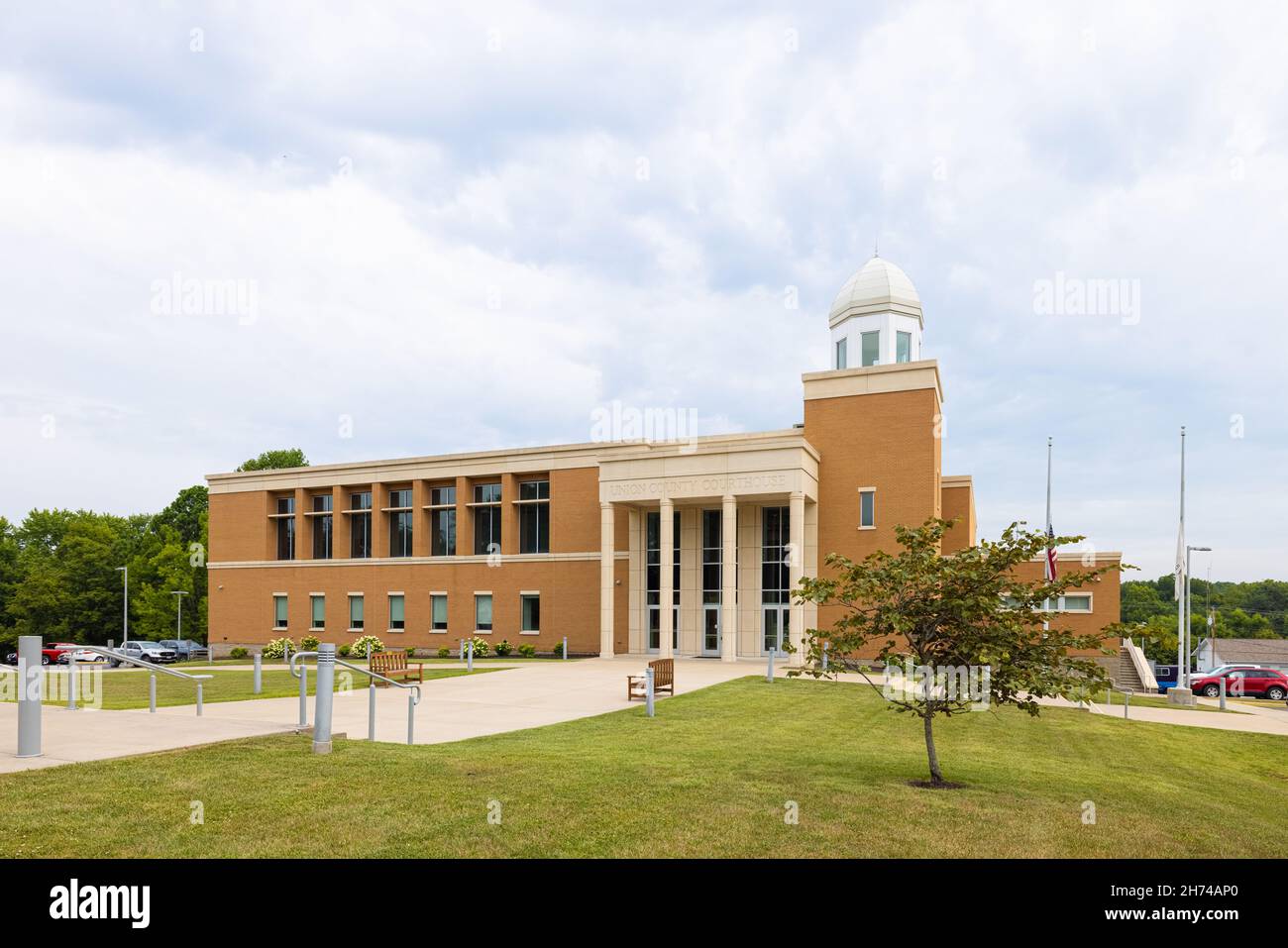 Jonesboro, Illinois, USA - October 1, 2021: The Union County Courthouse ...