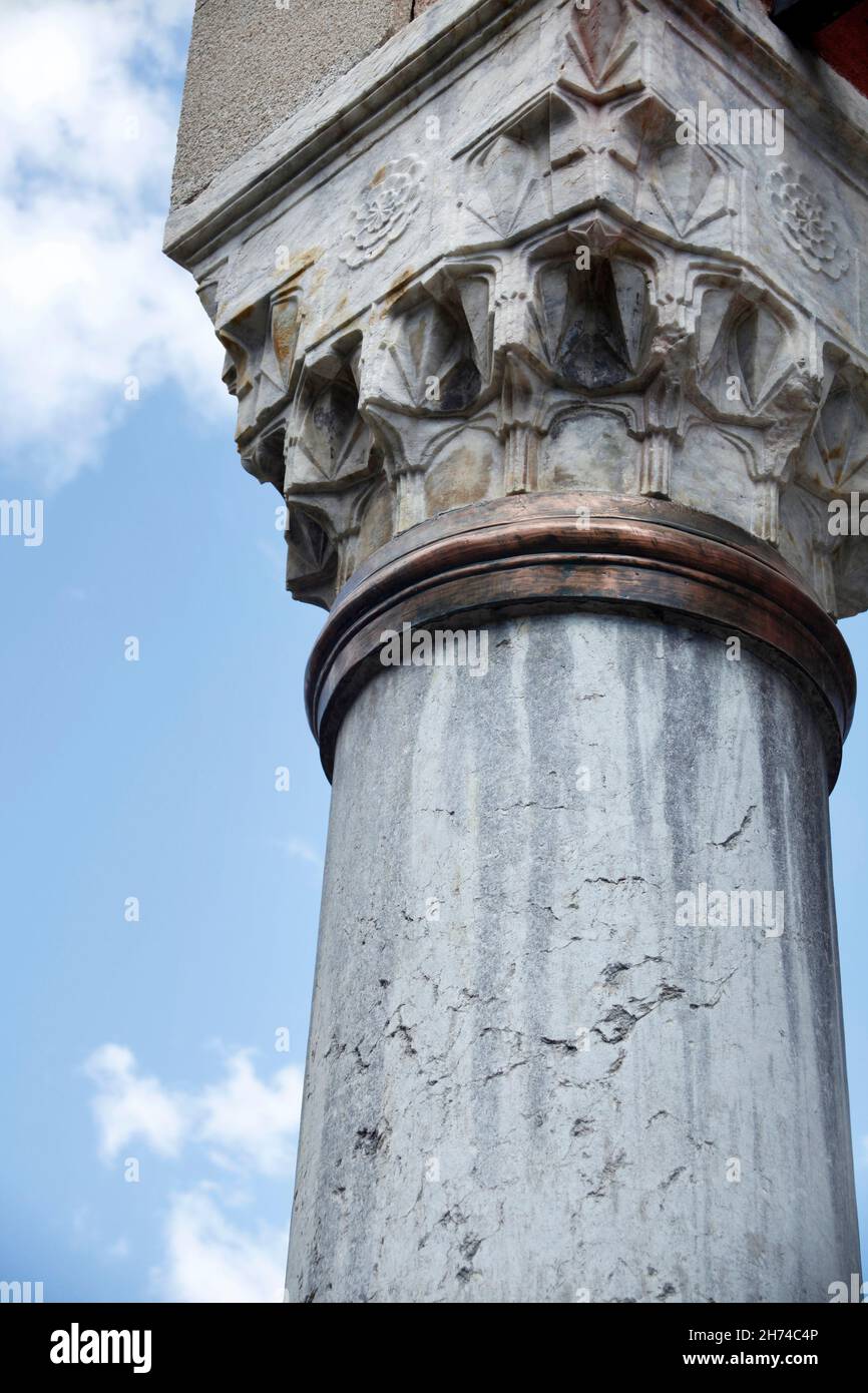 Marbled column hi-res stock photography and images - Alamy