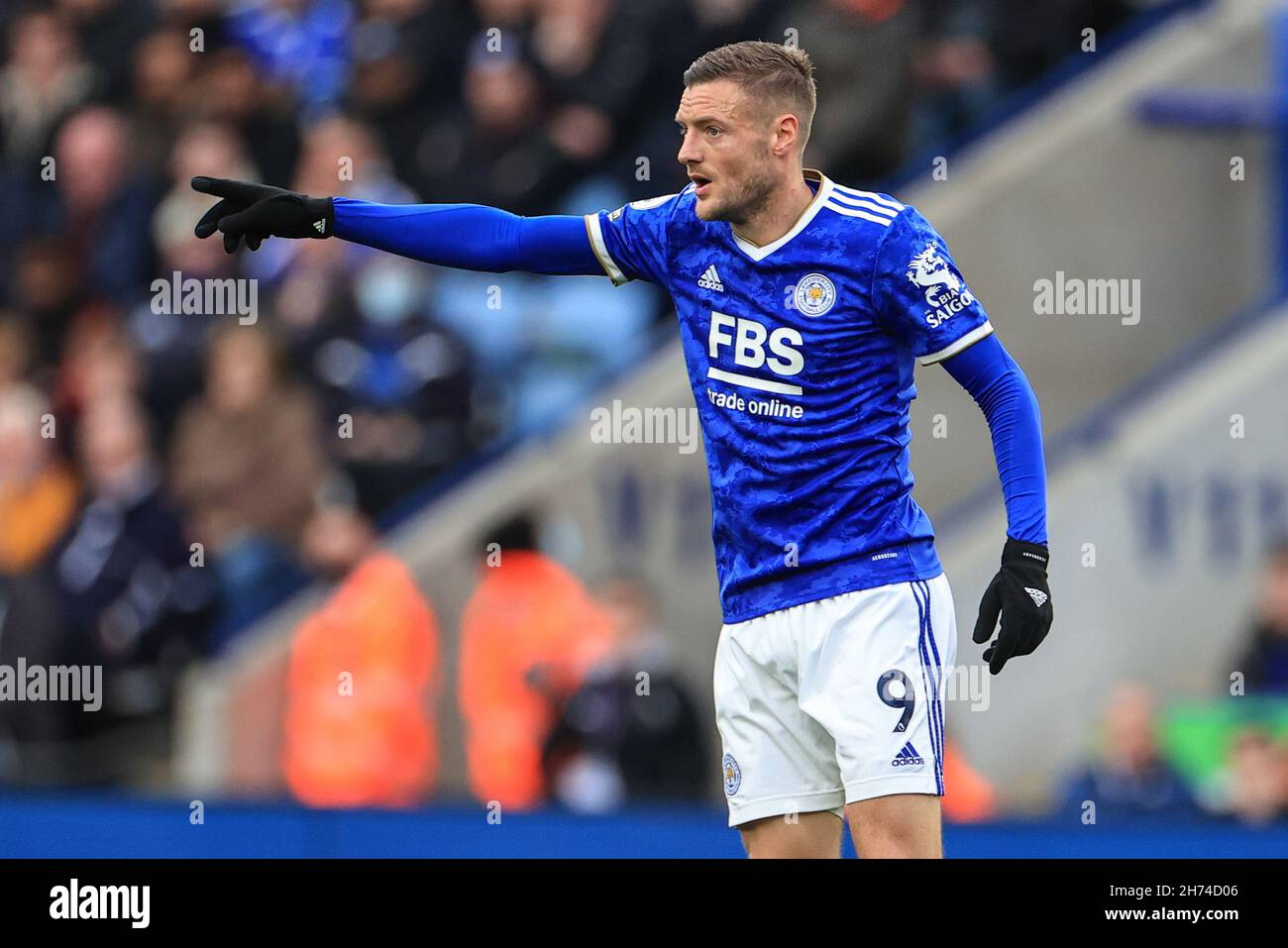 Jamie Vardy #9 of Leicester City gives his team instructions Stock ...