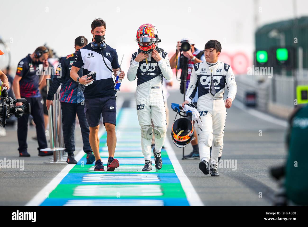 Doha, Qatar. 20th Nov, 2021. GASLY Pierre (fra), Scuderia AlphaTauri Honda AT02, TSUNODA Yuki ...