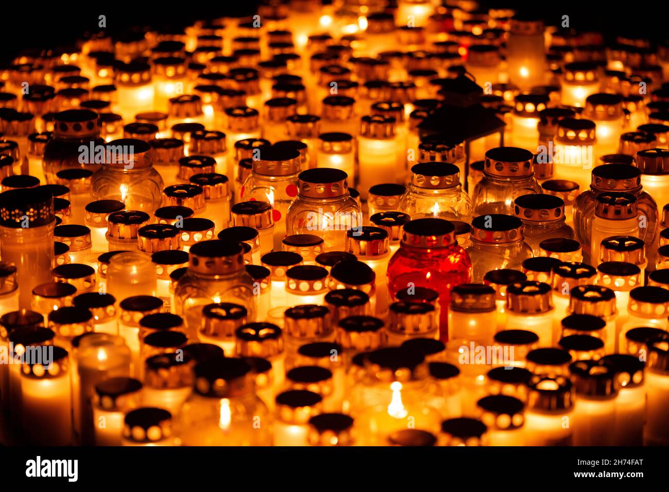 Hundreds of lit candles hi-res stock photography and images - Alamy