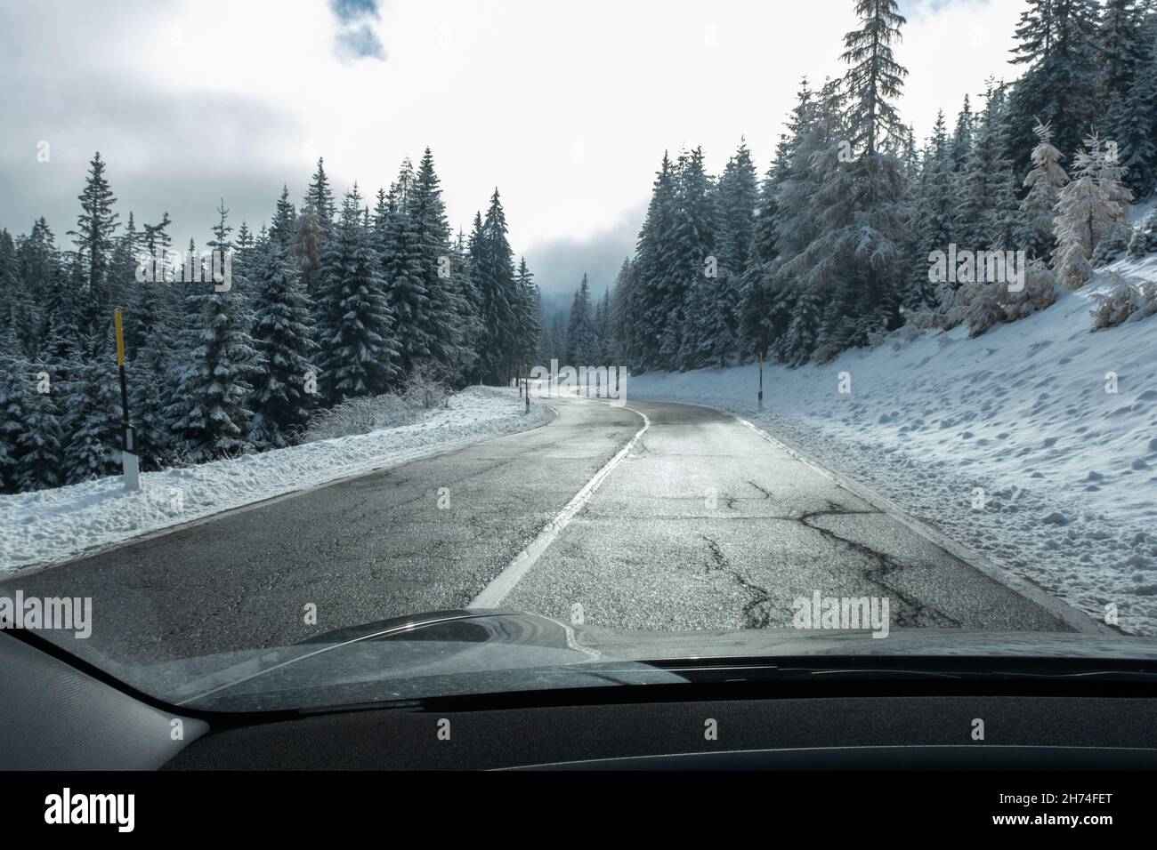 Windshield view hi-res stock photography and images - Alamy