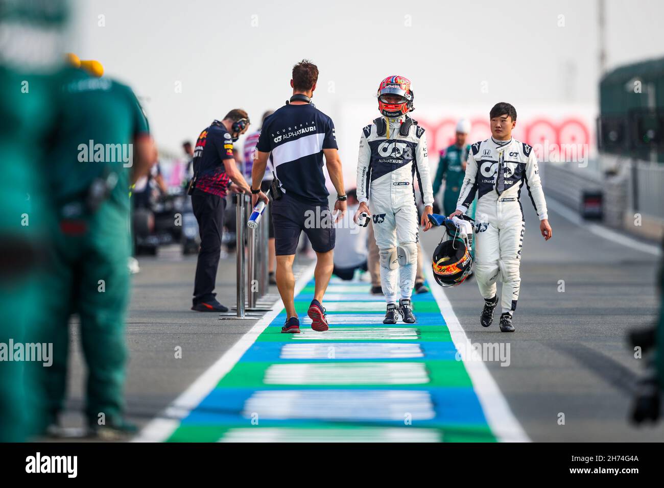 Doha, Qatar. 19th Nov, 2021. GASLY Pierre (fra), Scuderia AlphaTauri Honda AT02, TSUNODA Yuki ...