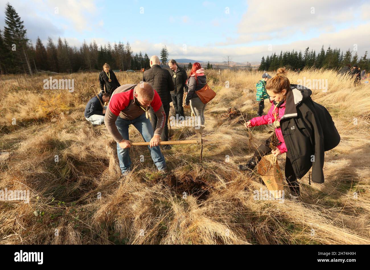 Wernigerode, Germany. 20th Nov, 2021. Participants of a citizen ...