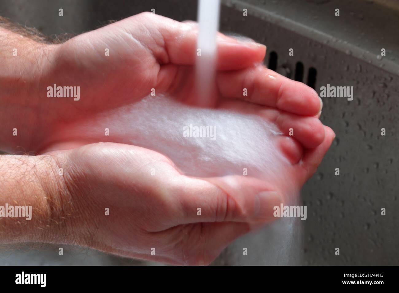 Washing hands wash basin hi-res stock photography and images - Alamy