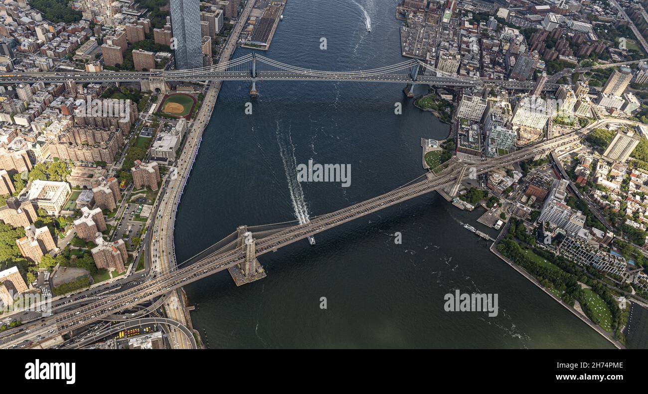 Scenic aerial view to New York City bridge Stock Photo - Alamy