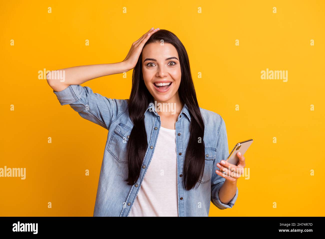 Portrait of attractive astonished girl arm on head open mouth new ...