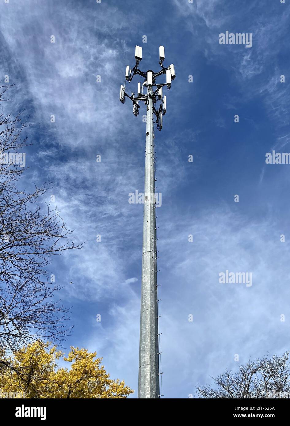 Cell tower neighborhood hi-res stock photography and images - Alamy