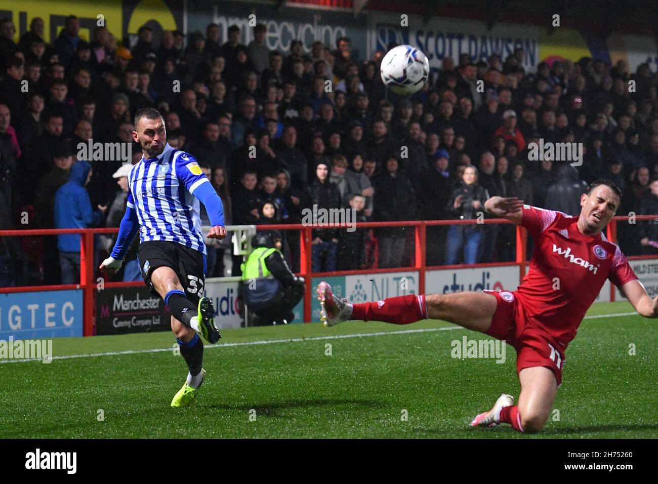Jack Hunt #32 of Sheffield Wednesday crosses the ball Stock Photo - Alamy