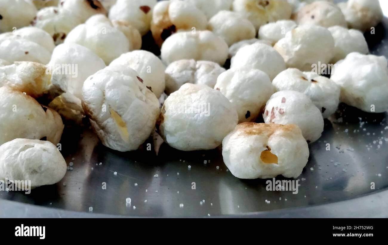 Makhana hi-res stock photography and images - Alamy