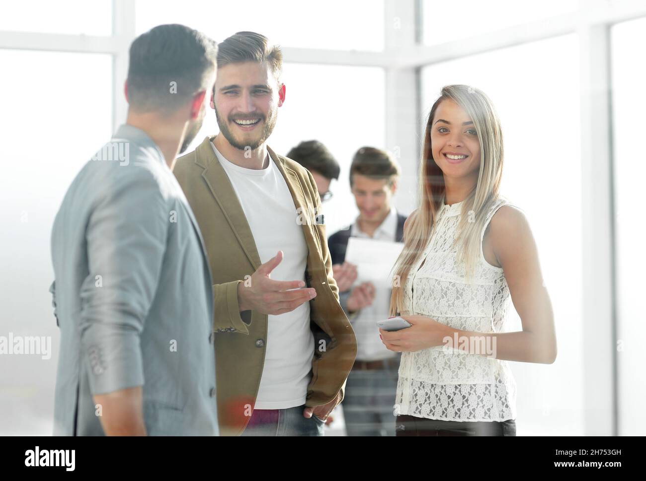 Employees working behind glass hi-res stock photography and images - Alamy