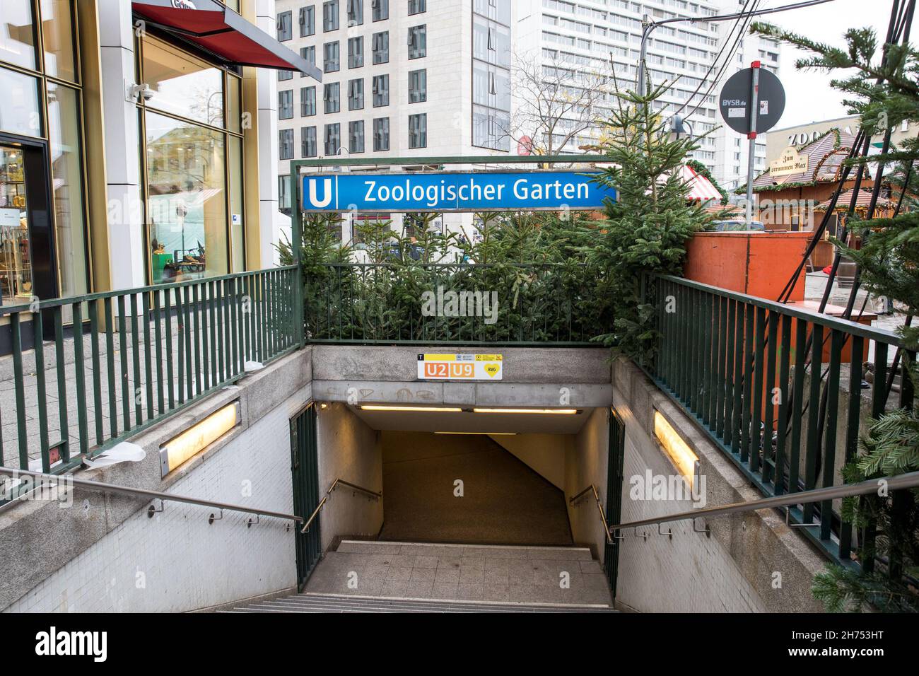 Zoologischer garten station hi-res stock photography and images - Alamy