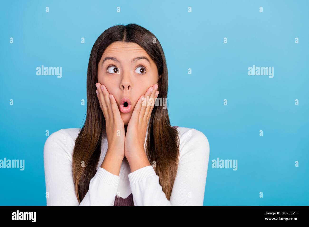 Child afraid to touch hi-res stock photography and images - Alamy