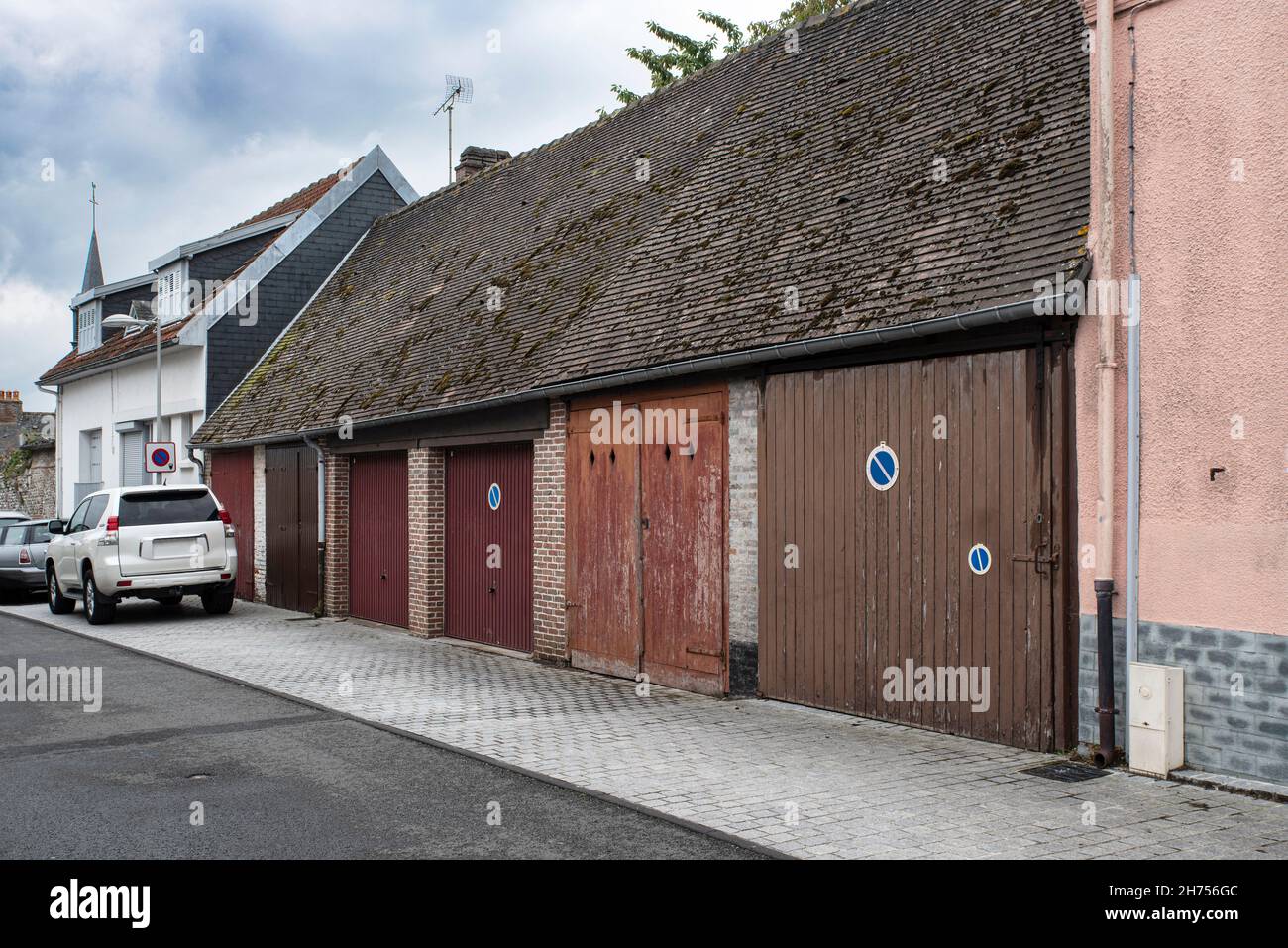 Residential garage france hi-res stock photography and images - Alamy