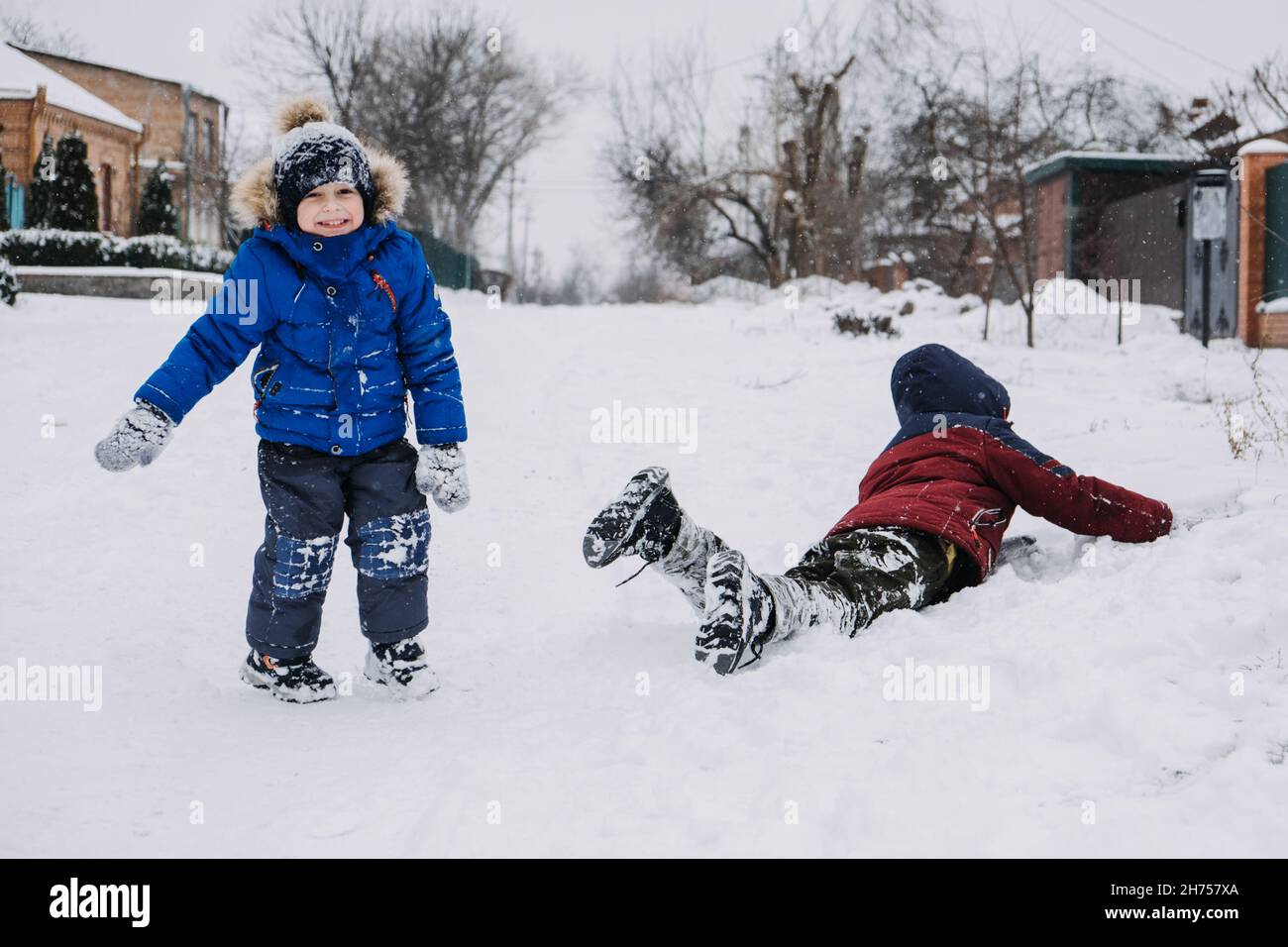 Outdoor winter activities for kids. Kids playing in the suburbs, winter ...