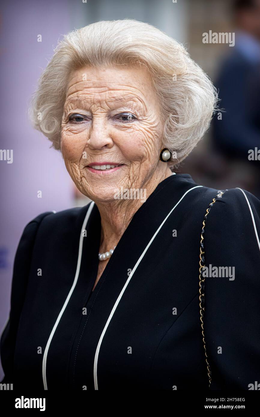 Princess beatrix at 40th anniversary werkgroep herkenning hi-res stock ...
