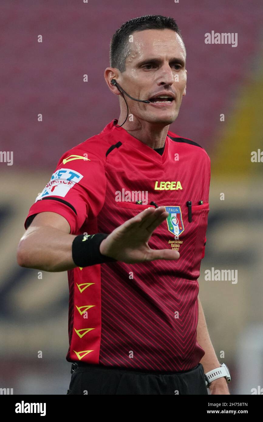 Sezione b hi-res stock photography and images - Alamy