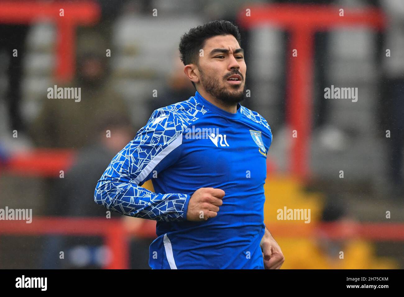 Massimo luongo sheffield wednesday hi-res stock photography and images ...