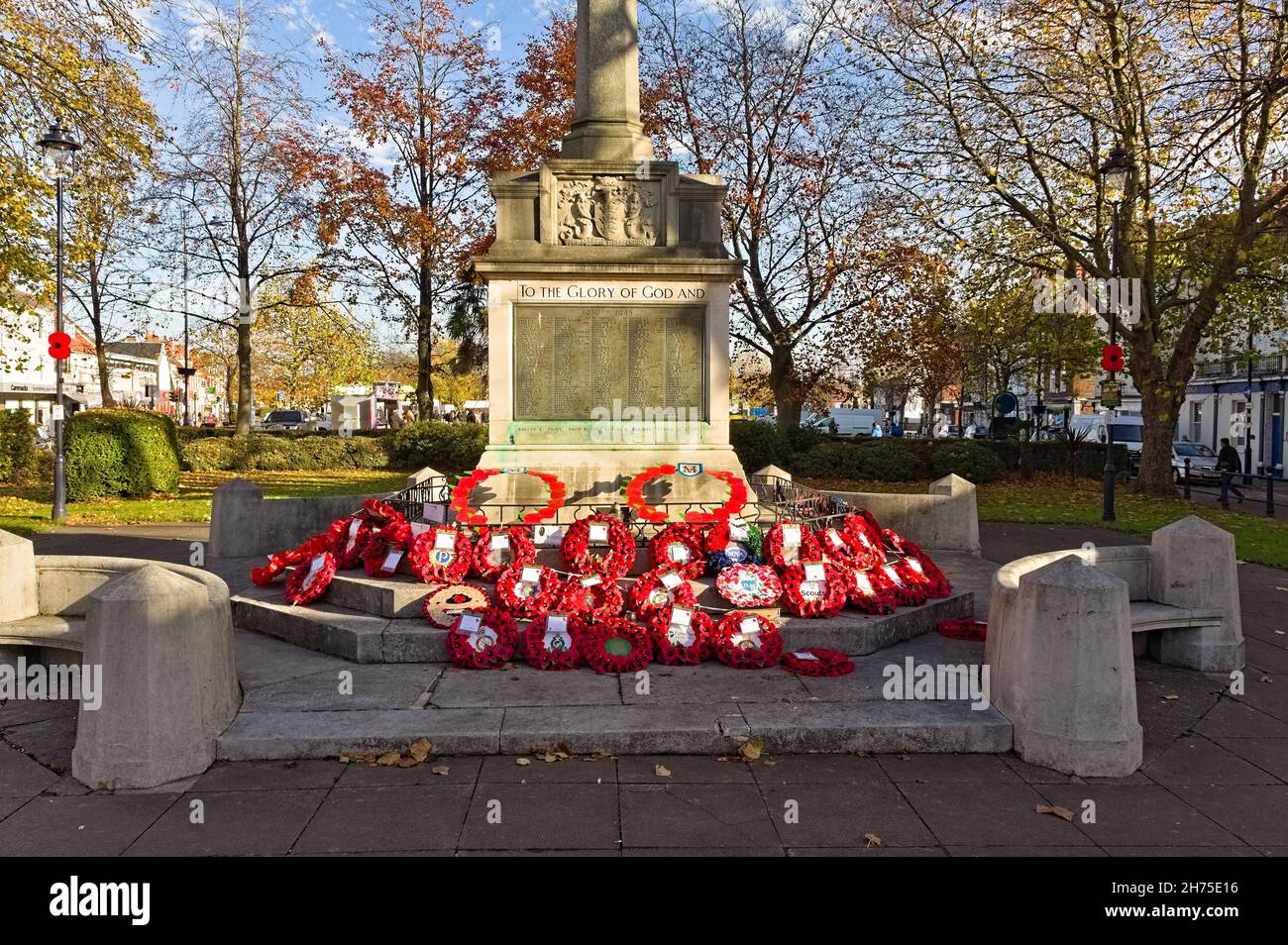 Remembrance poppy display hi-res stock photography and images - Alamy