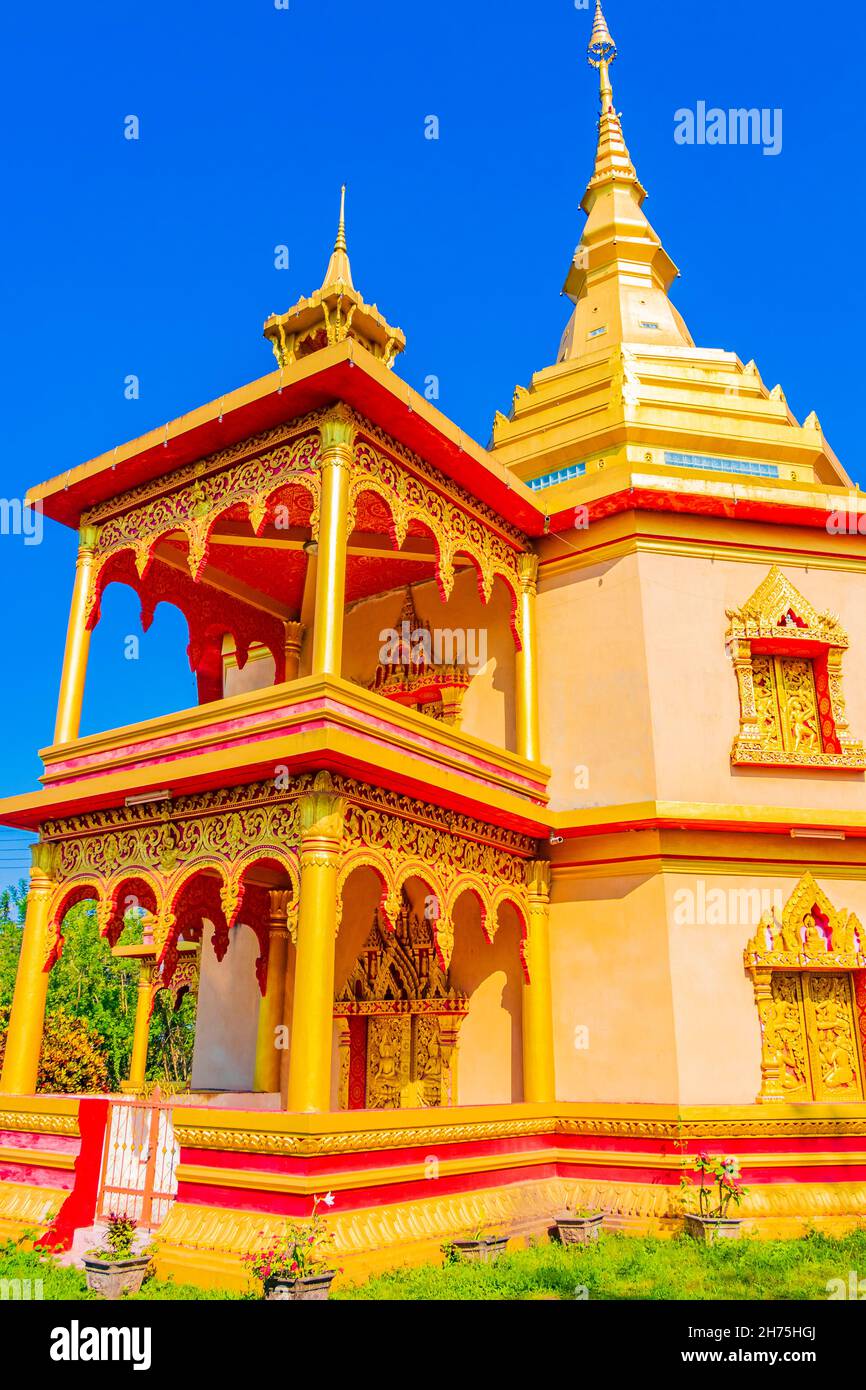 Wat Phol Phao buddhist temple in gold and red architecture best amazing ...