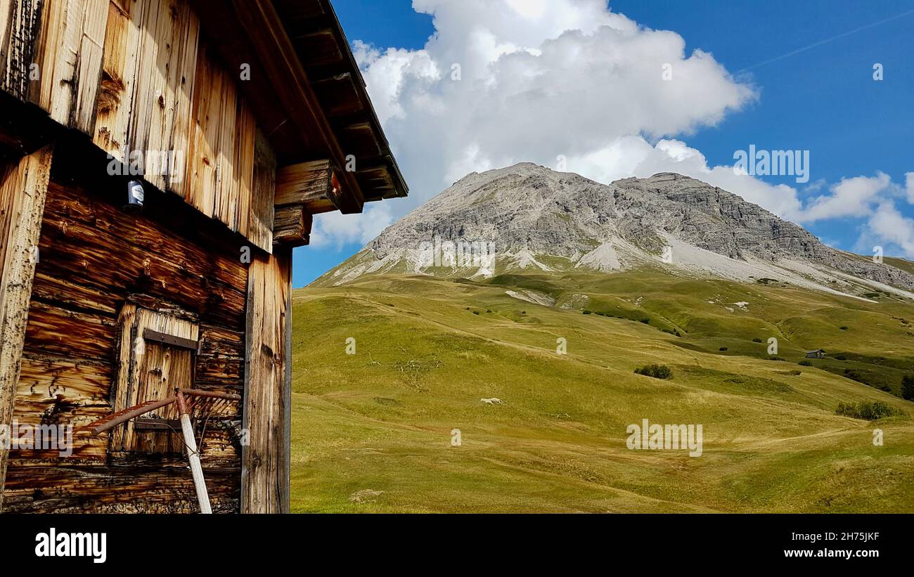 Traditional austrian cabin hi-res stock photography and images - Alamy