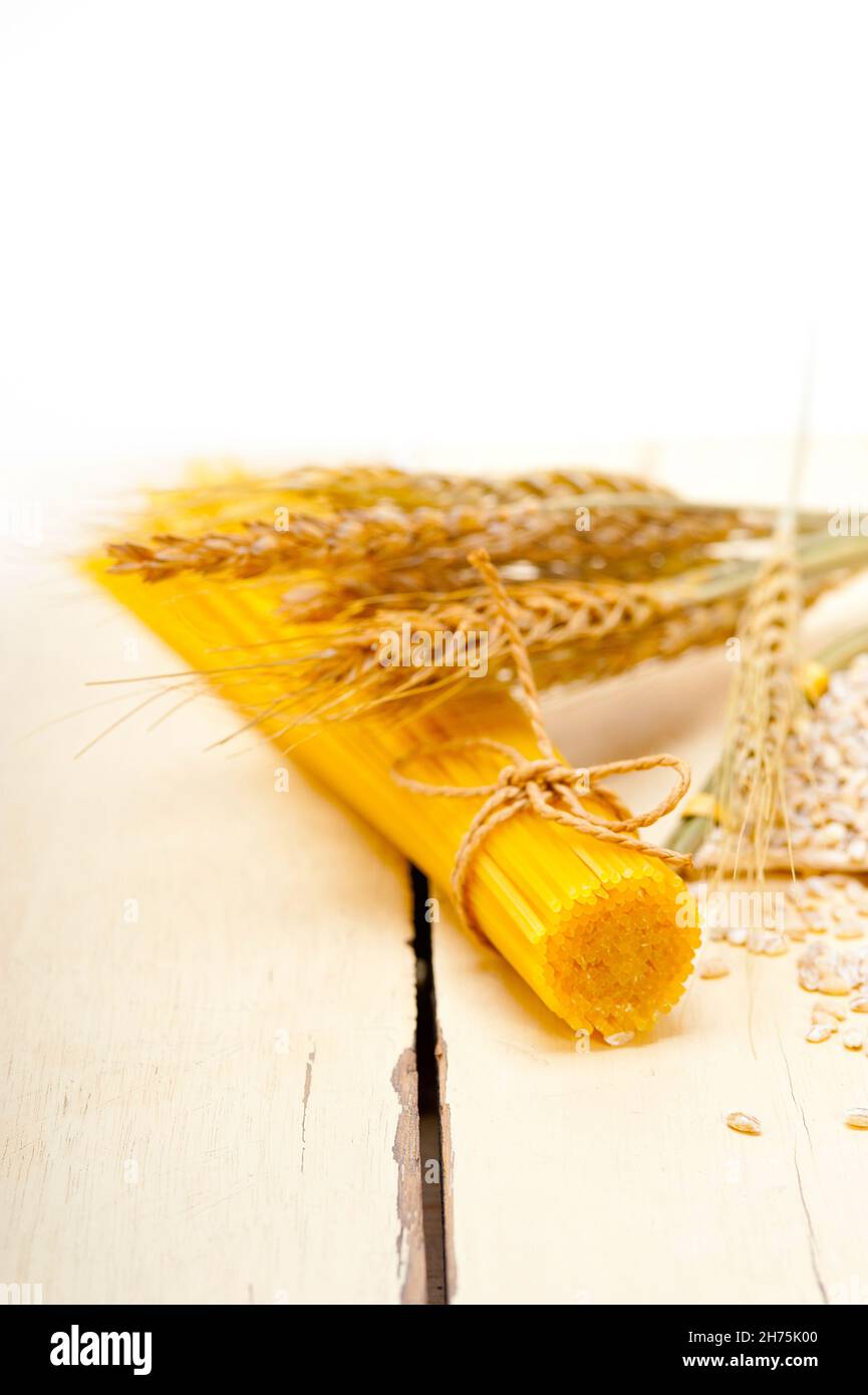 organic Raw italian pasta and durum wheat grains crop Stock Photo - Alamy