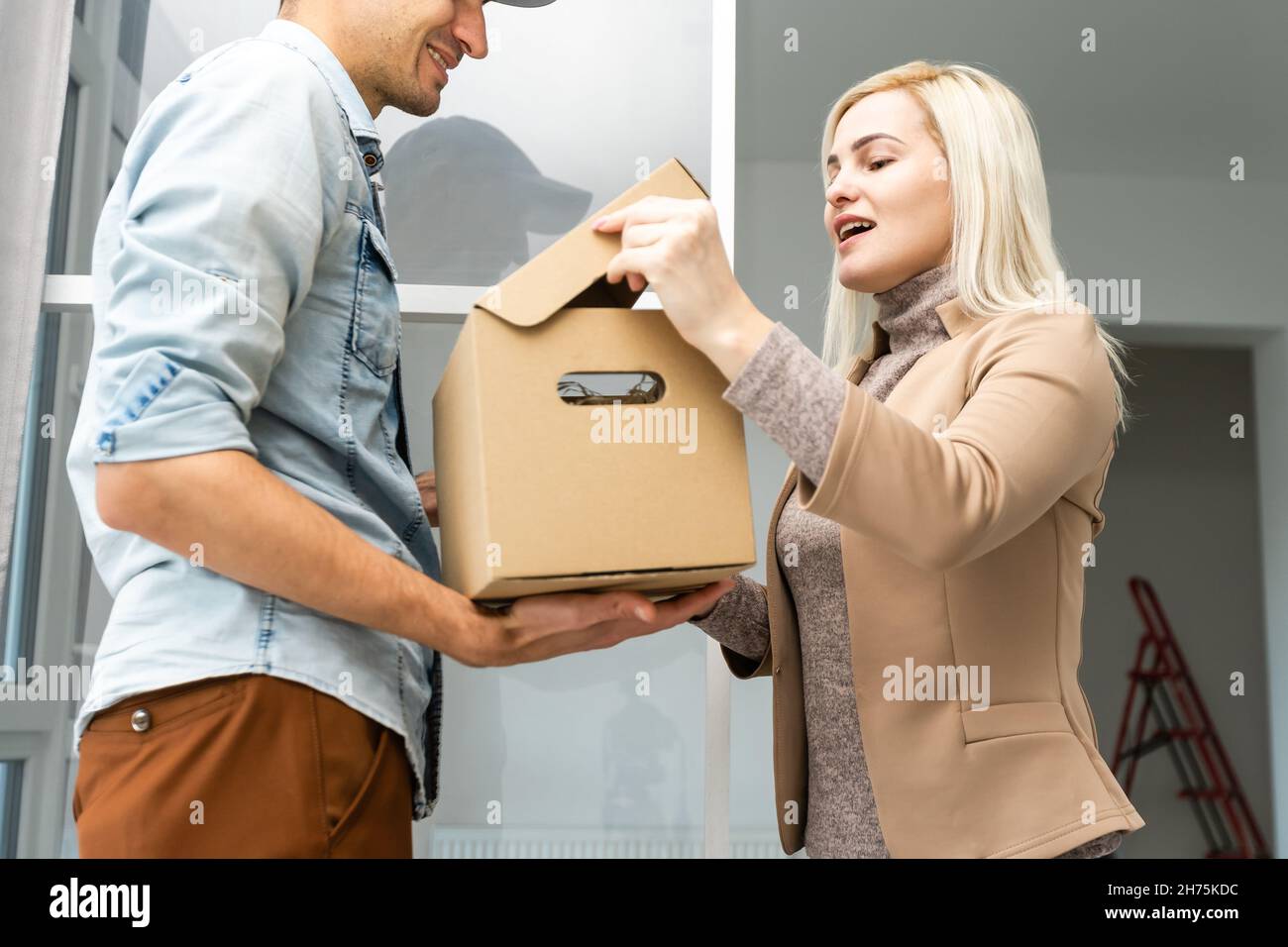 Handing a parcel over hi-res stock photography and images - Alamy