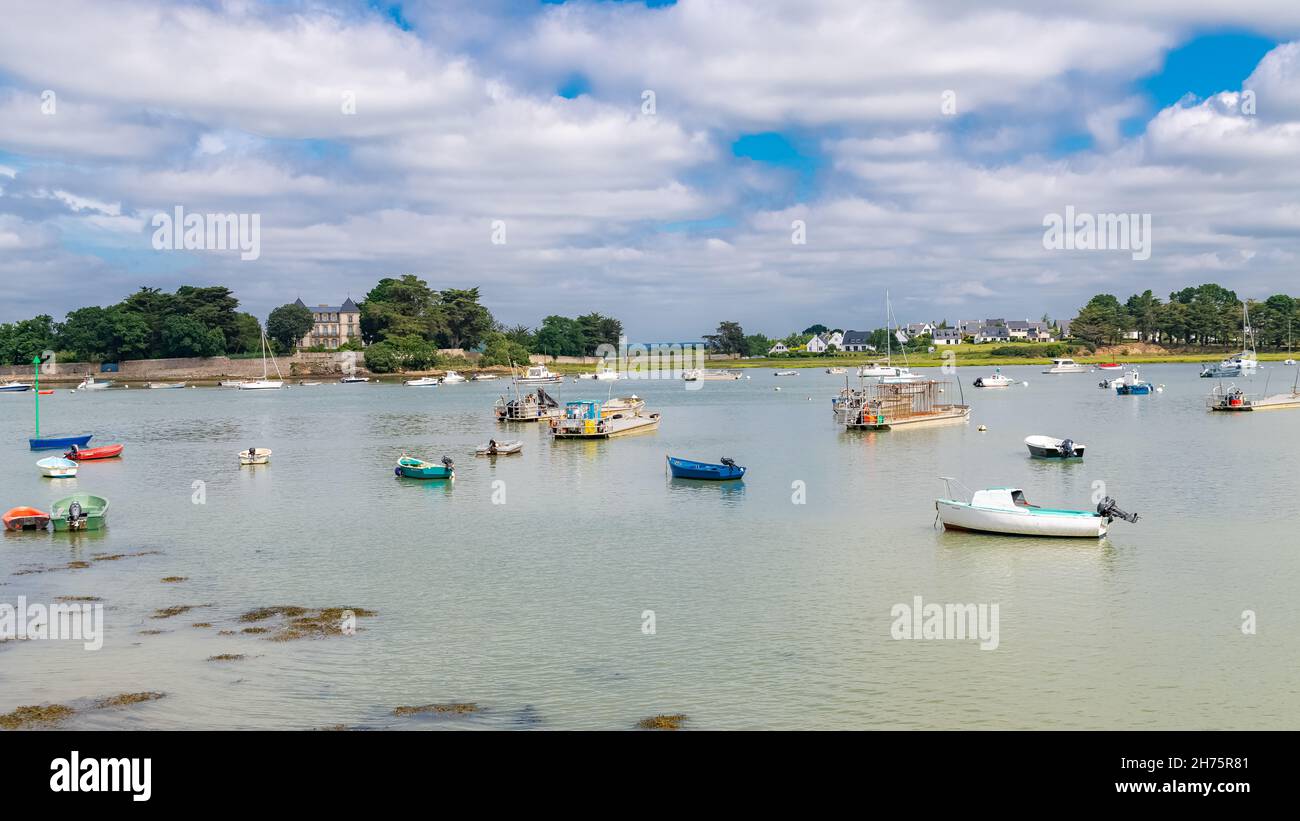 Saint-Armel in Brittany, beautiful seascape, with the passage from Sene ...