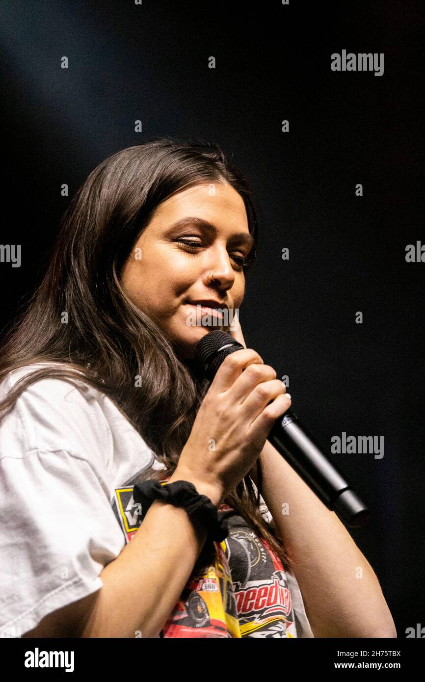Edmonton, Canada. 19th Nov, 2021. Robyn Ottolini Opens for Linsday Ell ...