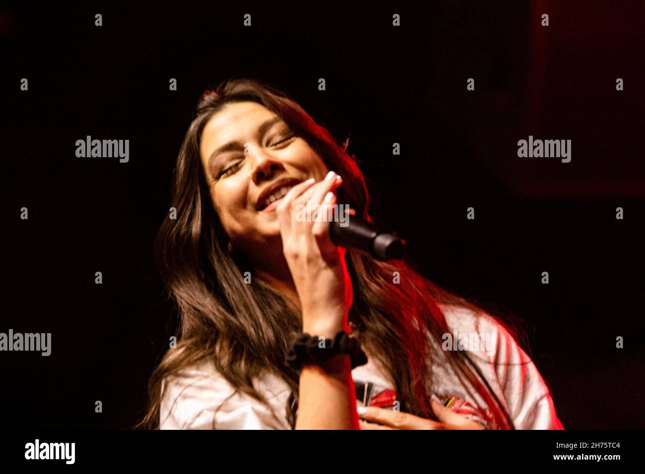 Edmonton, Canada. 19th Nov, 2021. Robyn Ottolini Opens for Linsday Ell ...