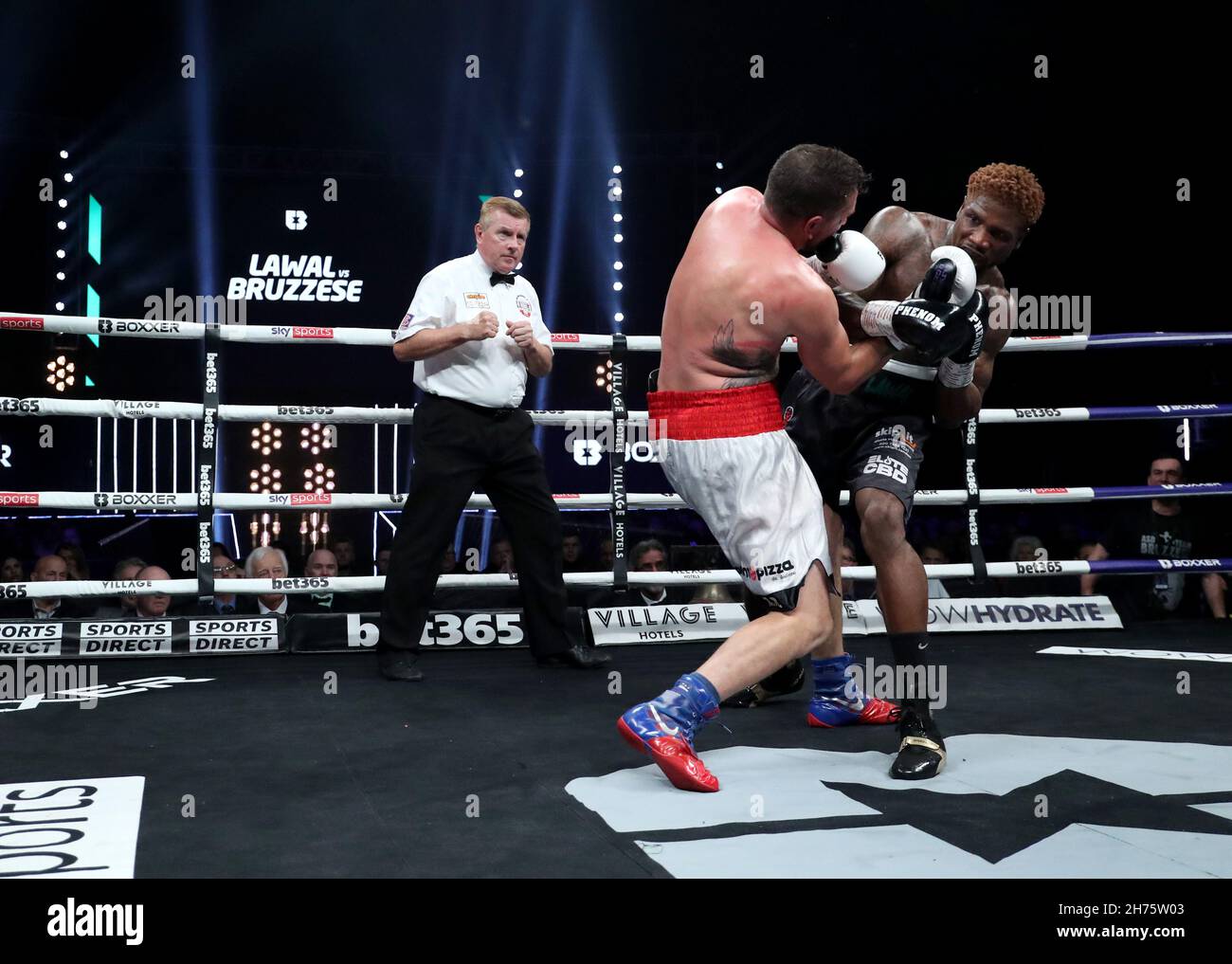 Mikael Lawal (right) lands the knock out punch on Leonardo Damian ...