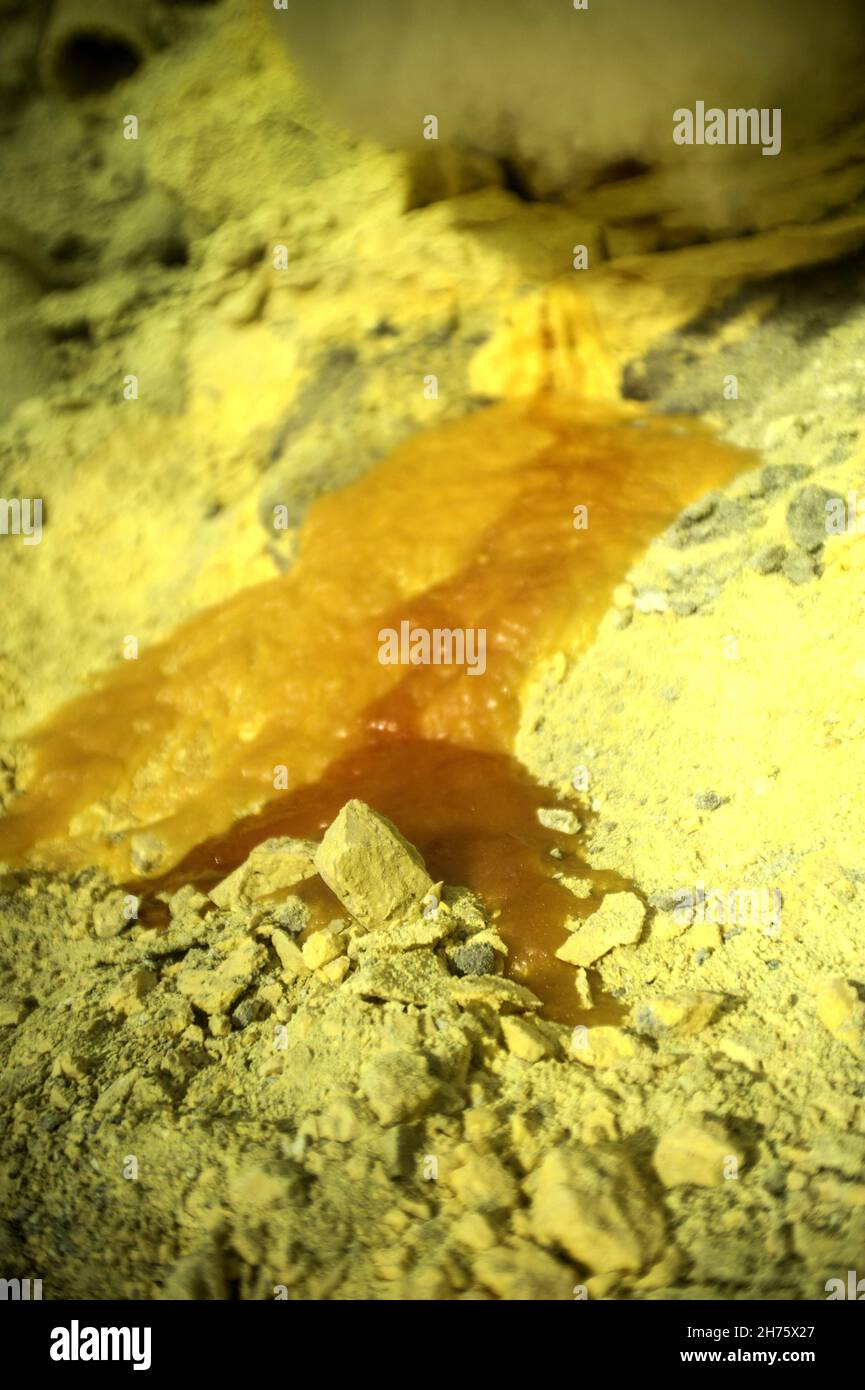 Where Is Sulfur Found In The World