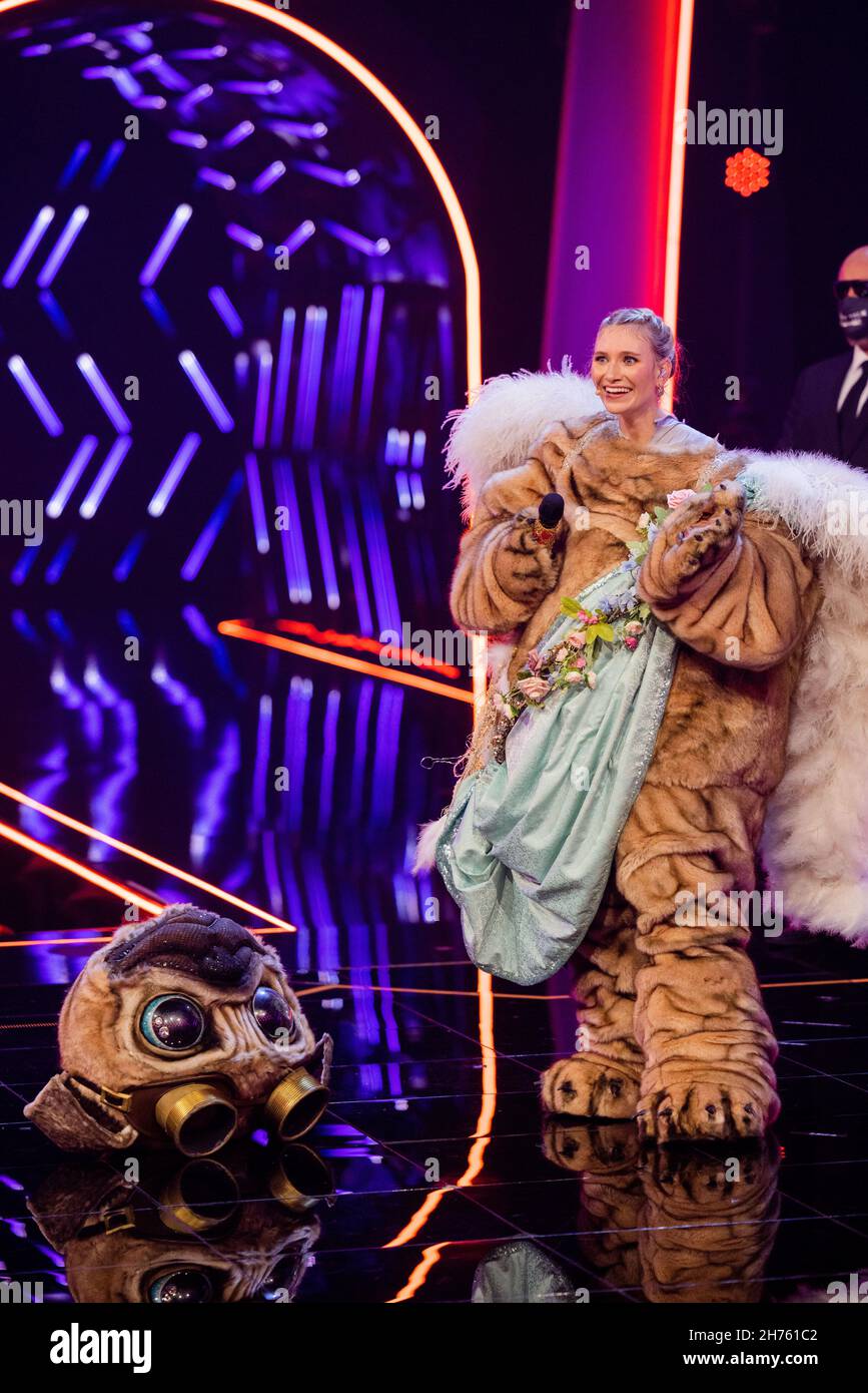 Cologne, Germany. 20th Nov, 2021. Carolin Niemczyk, singer of the band ...