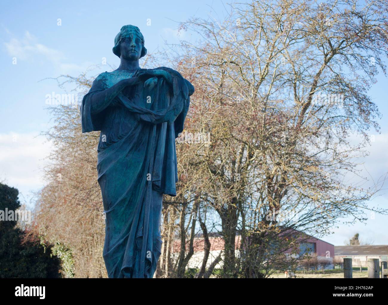 Warter Priory- Art nouveau statues monuments in rural churchyard Stock ...