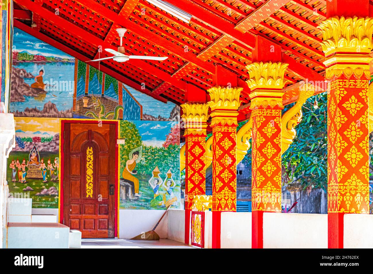 Wat Phol Phao buddhist temple in gold and red detailed architecture and ...