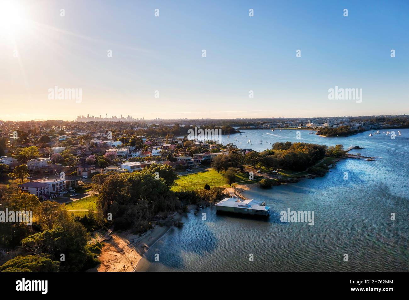 Suburb houses skyline hi-res stock photography and images - Alamy
