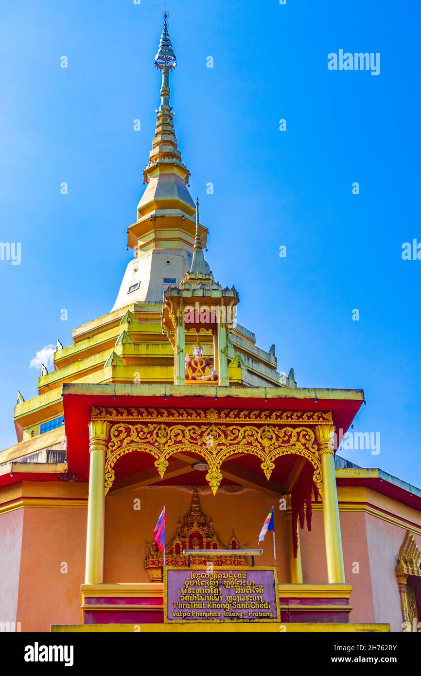 Wat Phol Phao buddhist temple in gold and red architecture best amazing ...