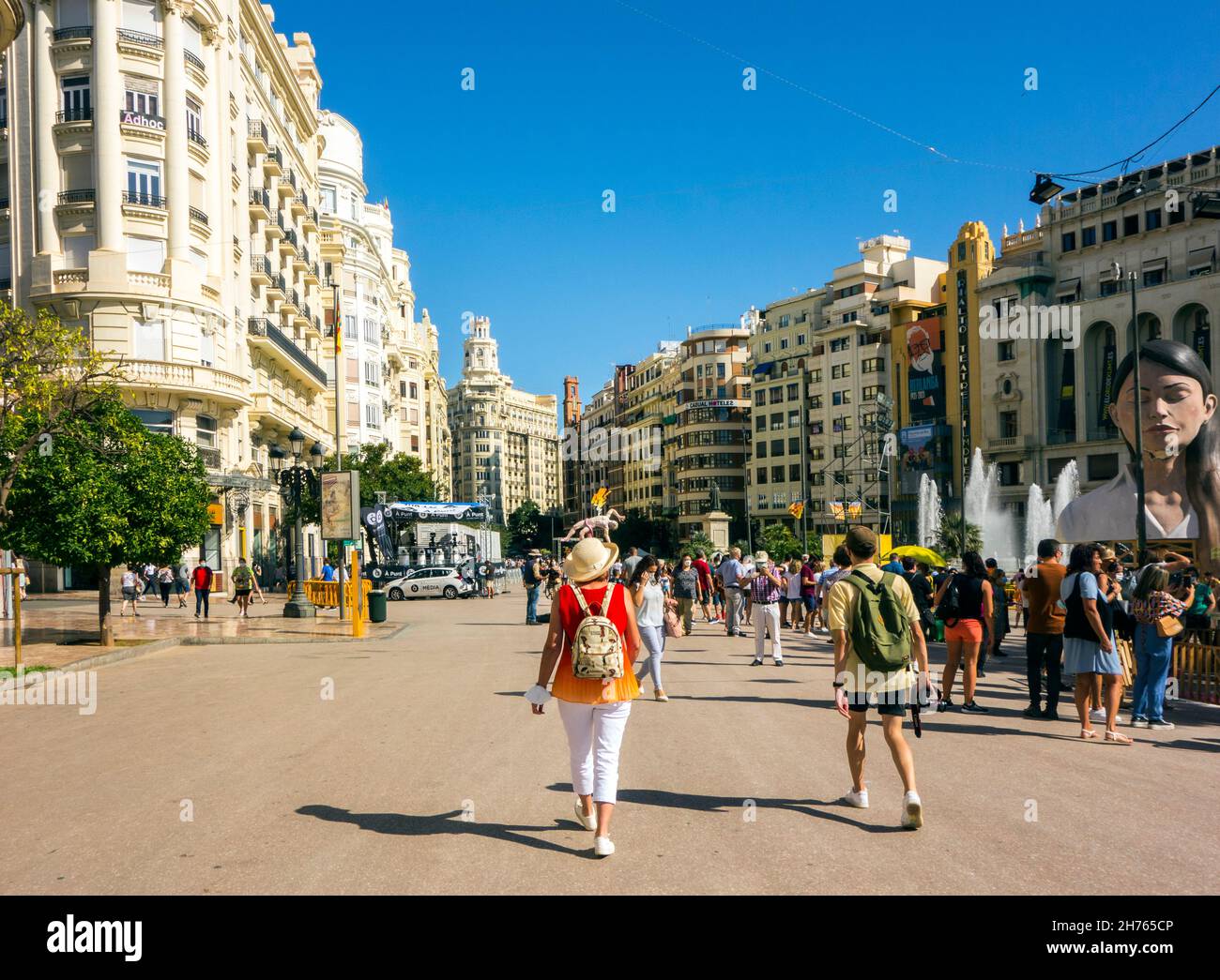 People enjoying the summer sunshine in the Spanish city of Valencia ...