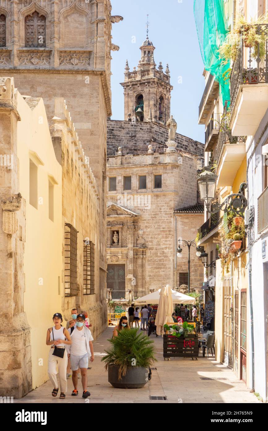 People enjoying the summer sunshine in the Spanish city of Valencia ...