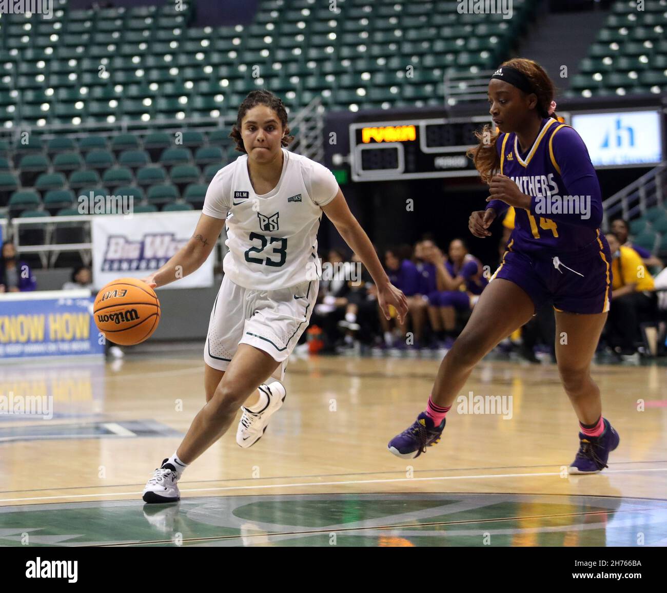 November 20, 2021 - Portland State Vikings guard Jada Lewis #23 goes ...