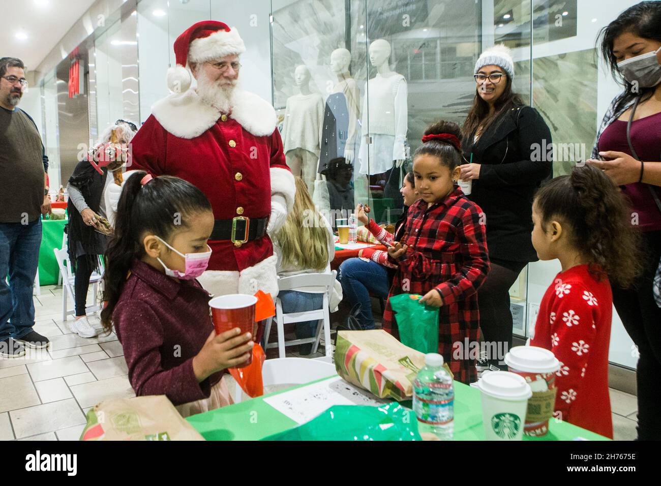 Modesto, CA, U.S.A. 20th Nov, 2021. Santa Claus made is arrival at ...