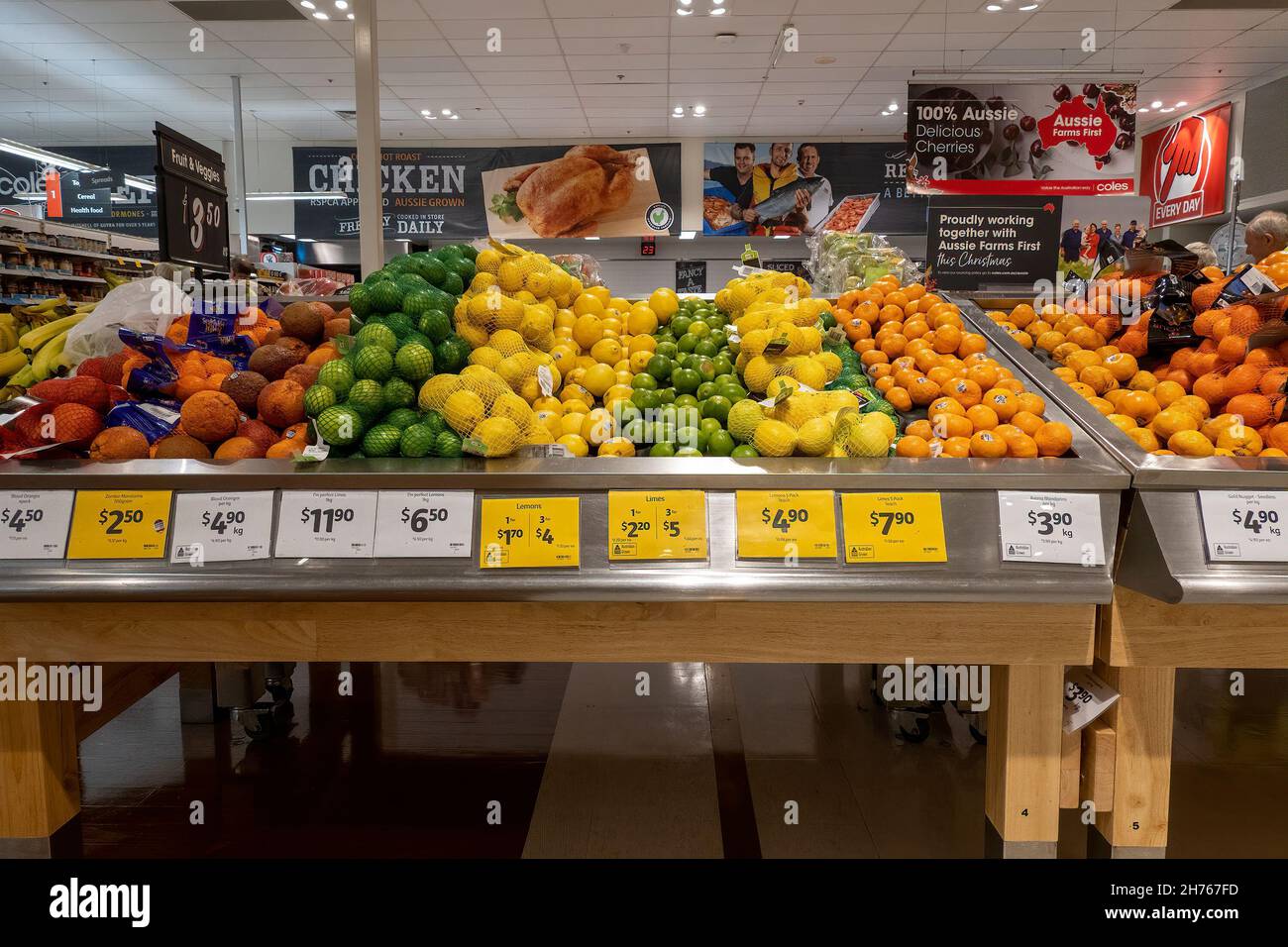 Grocery store interior aisle signage hi-res stock photography and ...