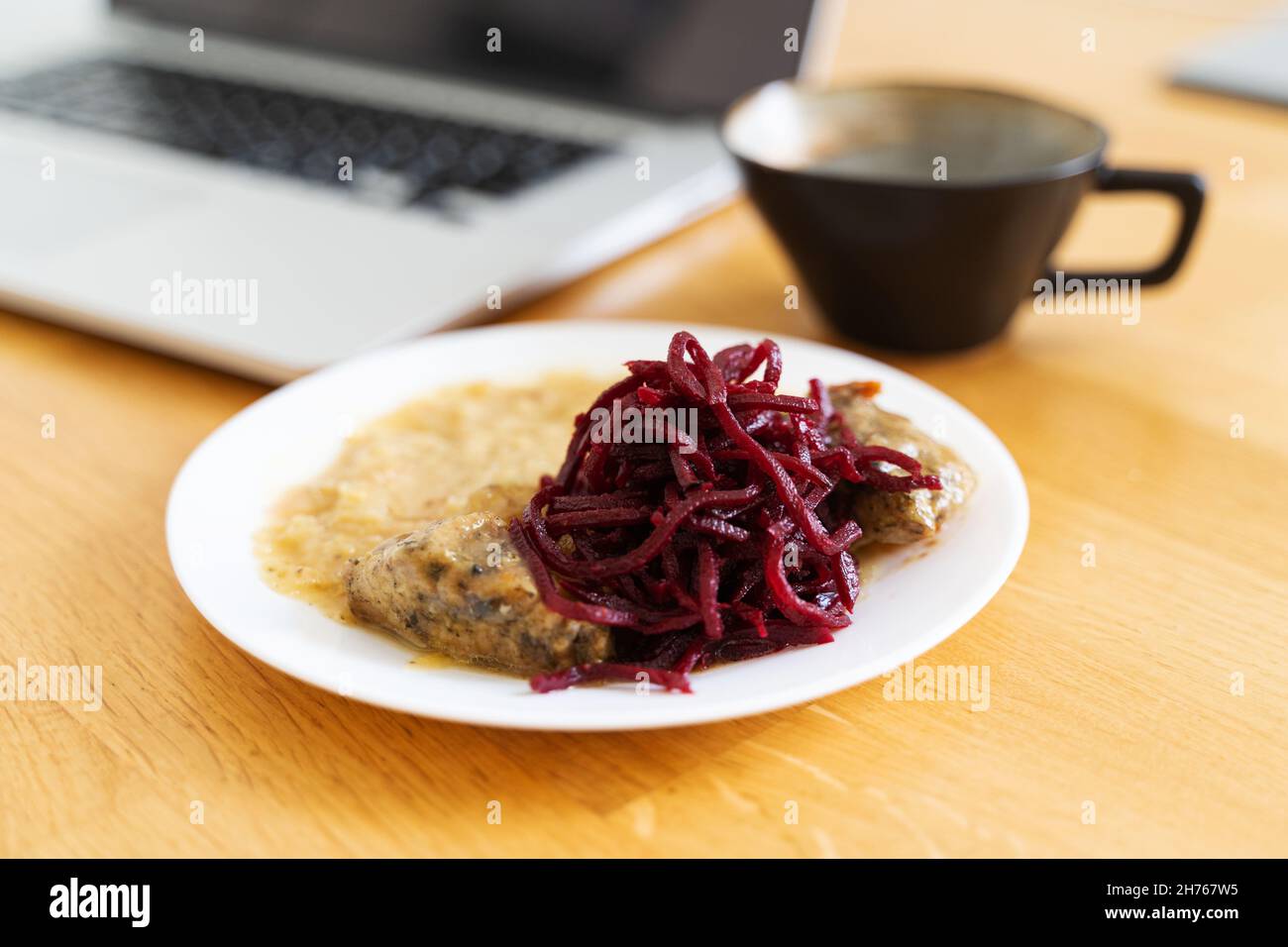 Eating cereal at work desk hi-res stock photography and images - Alamy