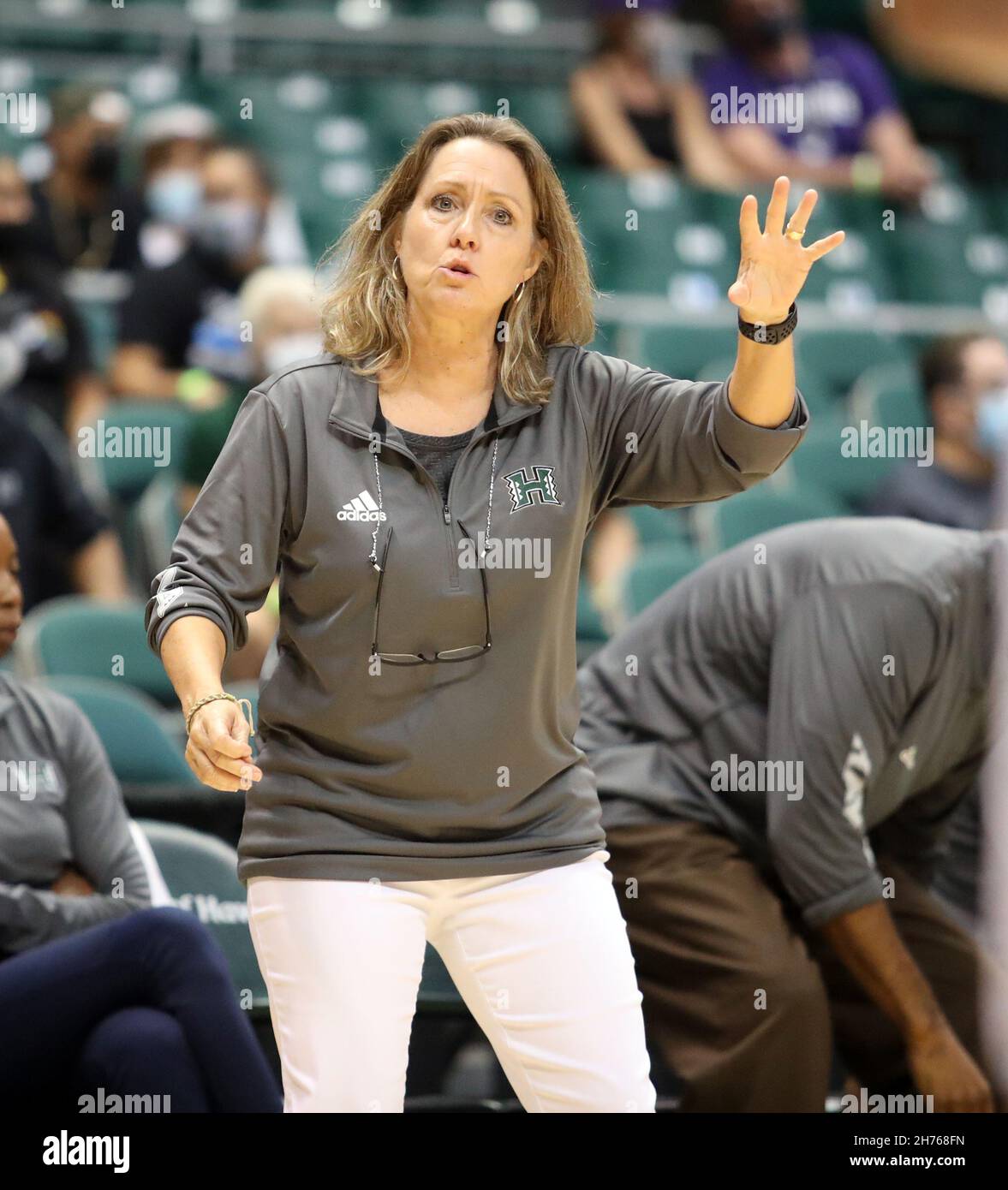November 19, 2021 - Hawai'i Rainbow Wahine head coach Laura Beeman ...