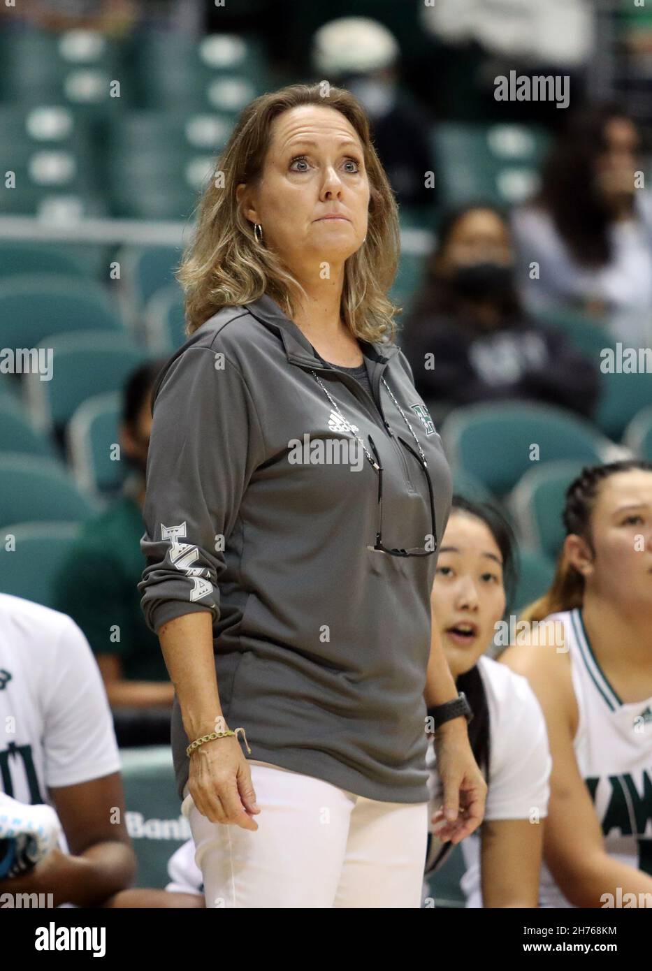 November 19, 2021 - Hawai'i Rainbow Wahine head coach Laura Beeman ...