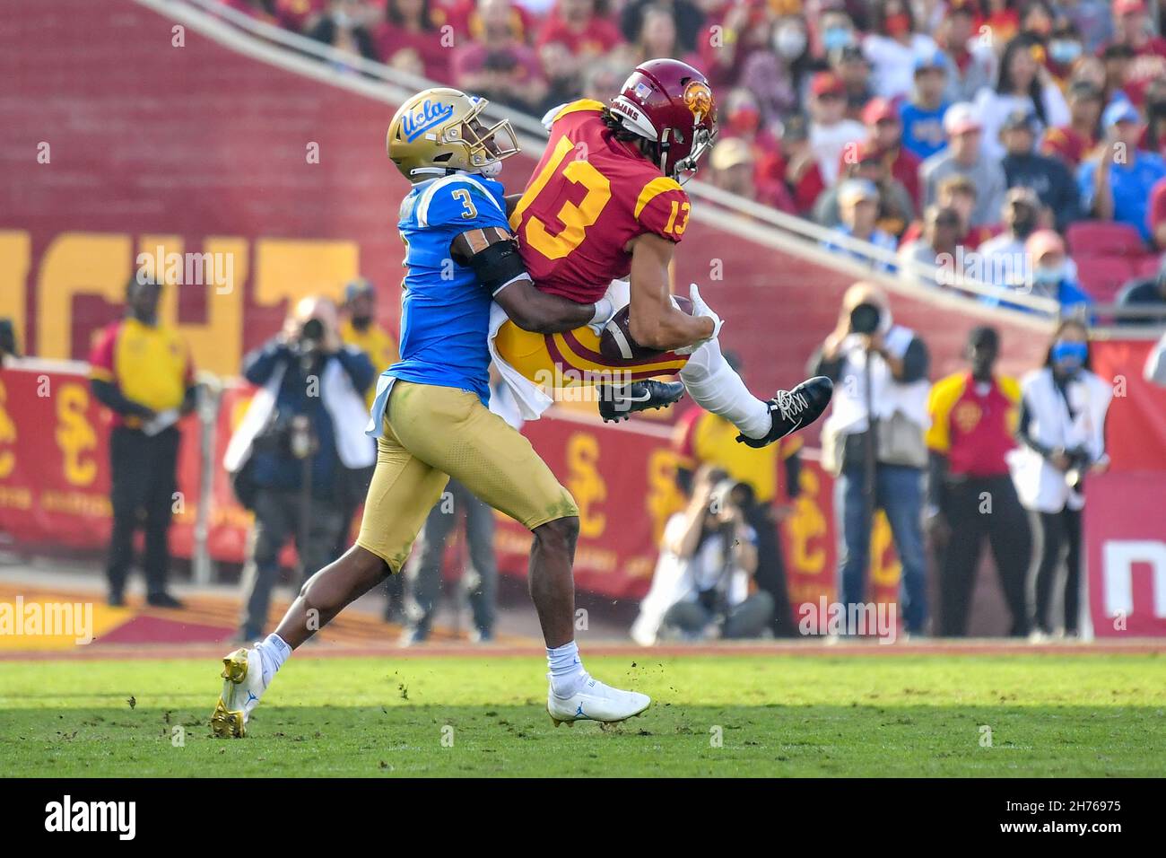 Los Angeles, CA. 20th Nov, 2021. UCLA Bruins defensive back Cameron ...